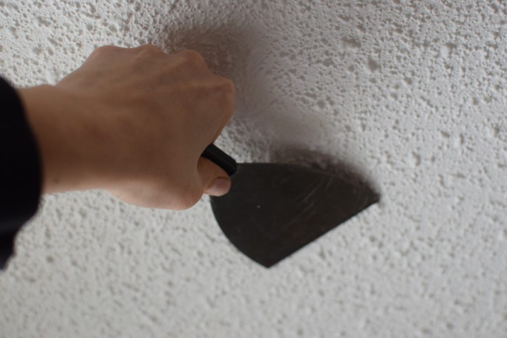 How To Remove Popcorn Ceilings Easily and Safely - ManMadeDIY