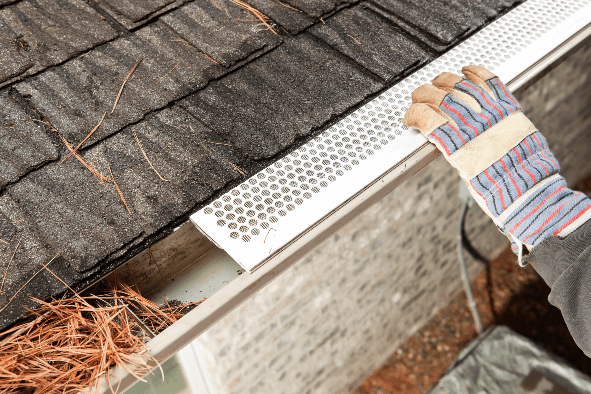 How to Clean Gutters Without a Ladder - Quick and Easy - ManMadeDIY