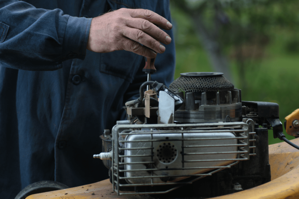 How to Clean Carburetor on Lawn Mower – Step-by-Step Maintenance Guide ...