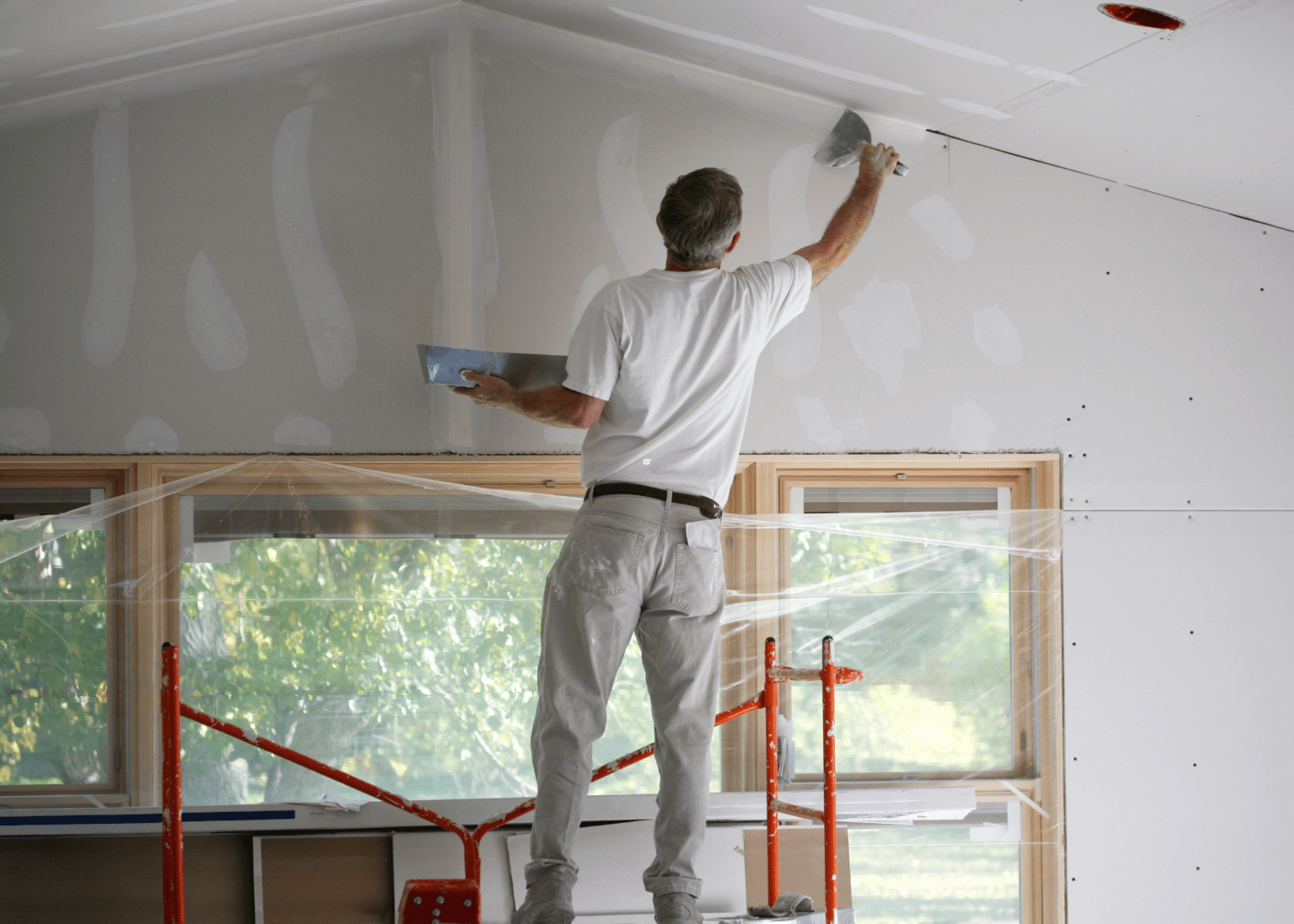 Tips and Tricks for How to Spackle Drywall Seamlessly - ManMadeDIY