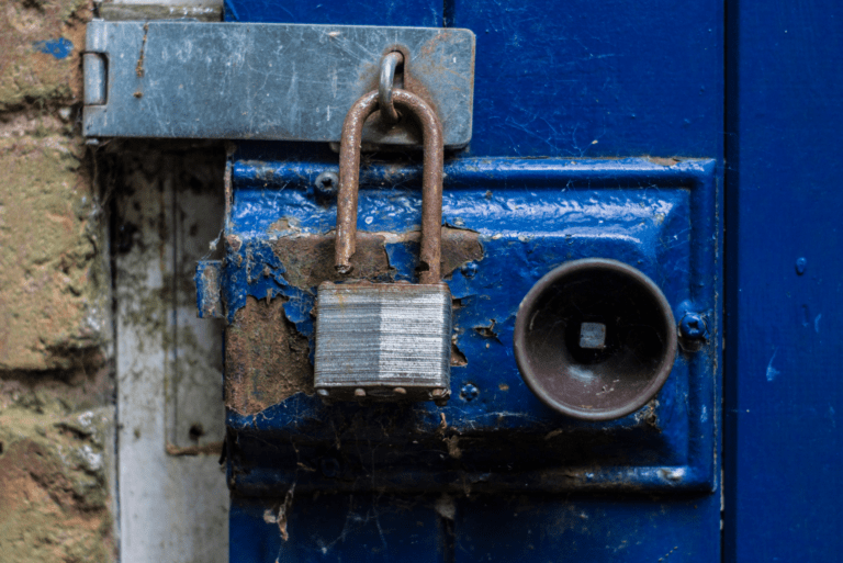 How to Unlock a Rusted Padlock That Won’t Budge - ManMadeDIY