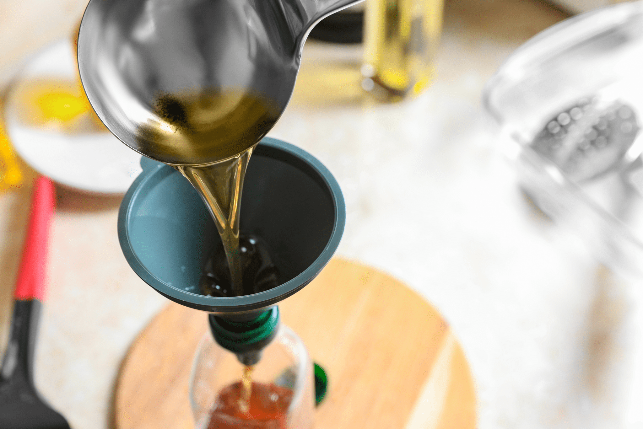 3 Proper Methods For Disposing of Cooking Oil - ManMadeDIY