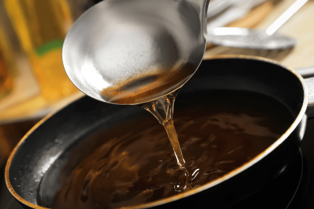3 Proper Methods For Disposing of Cooking Oil - ManMadeDIY