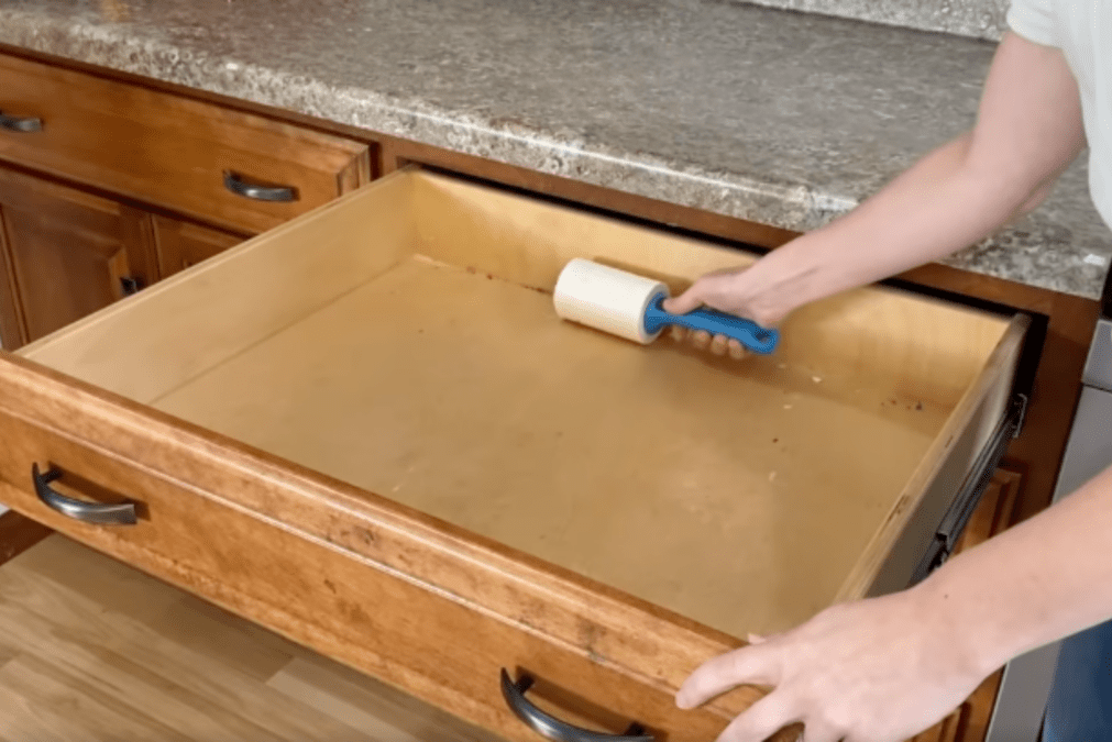Clever Lint Roller Tricks You’ll Be Using Every Day - ManMadeDIY